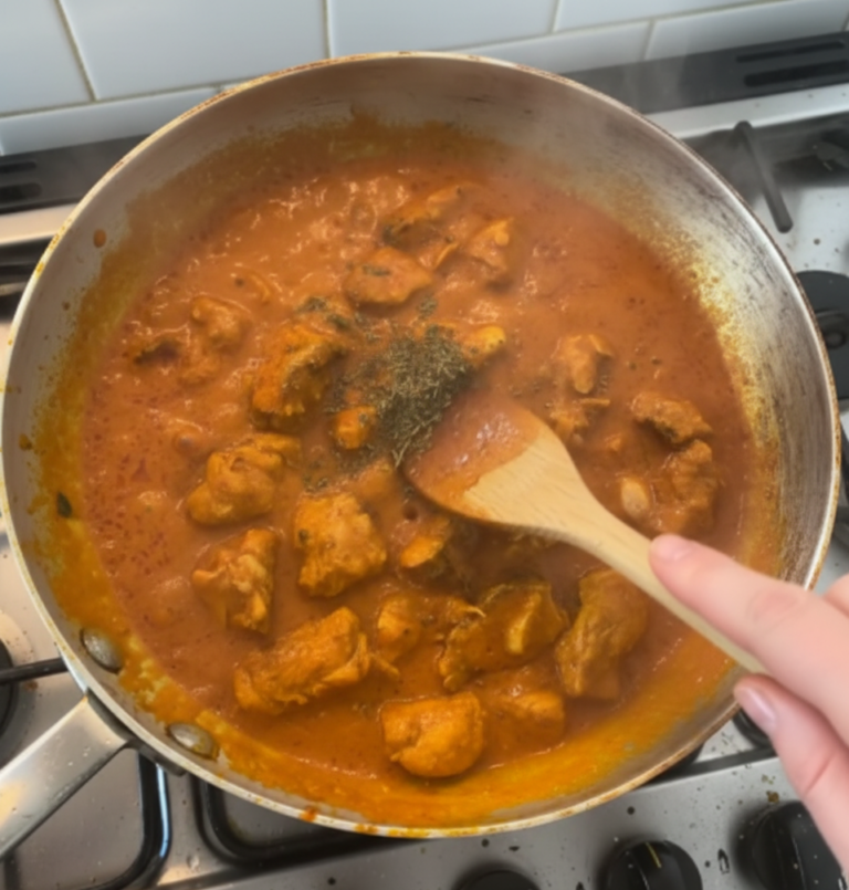 Make Garlic Chilli Chicken Curry in under 30 minutes